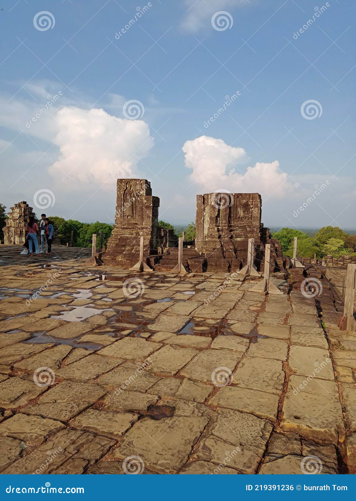 Phnom bakheng Temple editorial photo. Image of history - 219391236