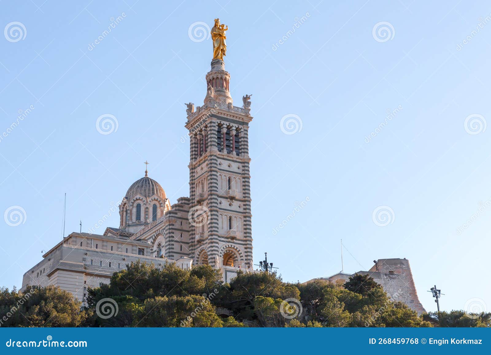 Bazylika Notredame De La Garde Lub La Bonne Mere W Marsylii Francji ... Bazylika Notredame De La Garde Lub La Bonne Mere W Marsylii Francji ...