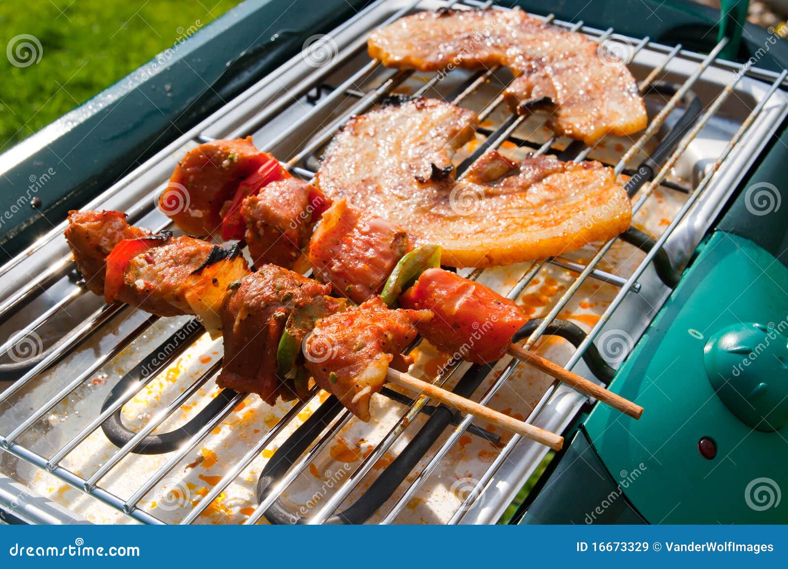 BBQ stockbild. Bild von fleisch, draussen, braten, grillparty - 16673329