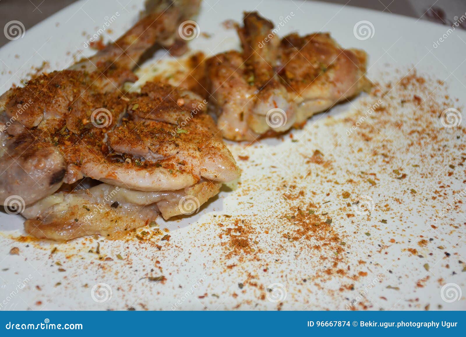 Bbq de la pechuga de pollo foto de archivo. Imagen de adobado - 96667874