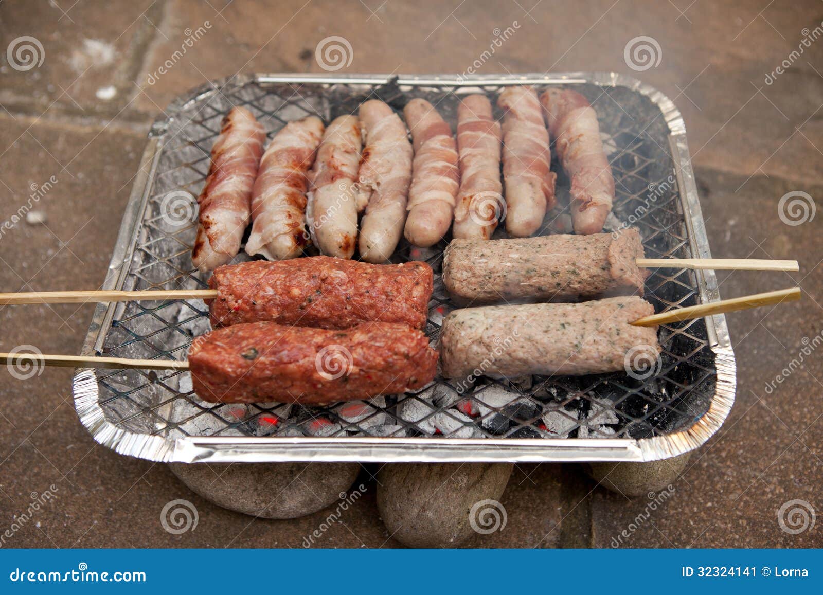 Bbq De Worstwegwerpproduct Van De Barbecuekebab Stock Afbeelding ...