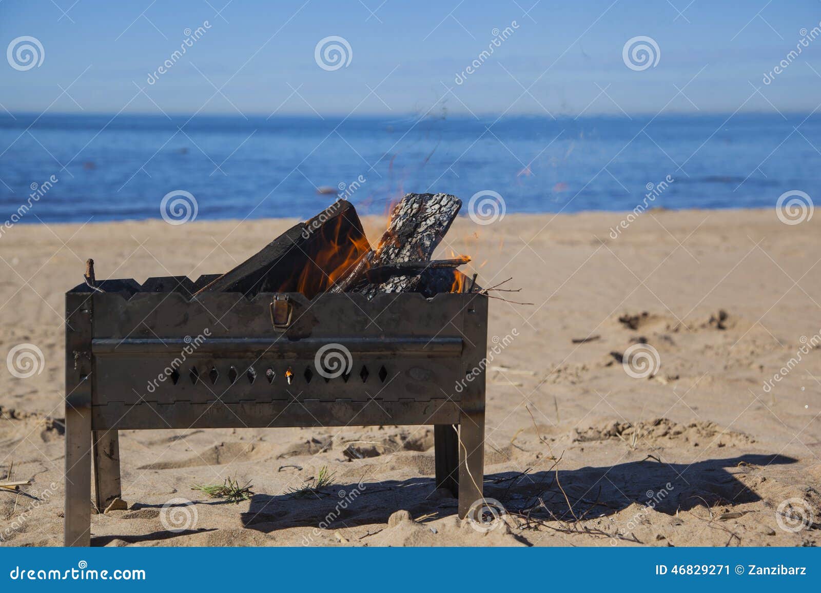BBQ strand stock afbeelding. Image of helder, ontruim - 46829271