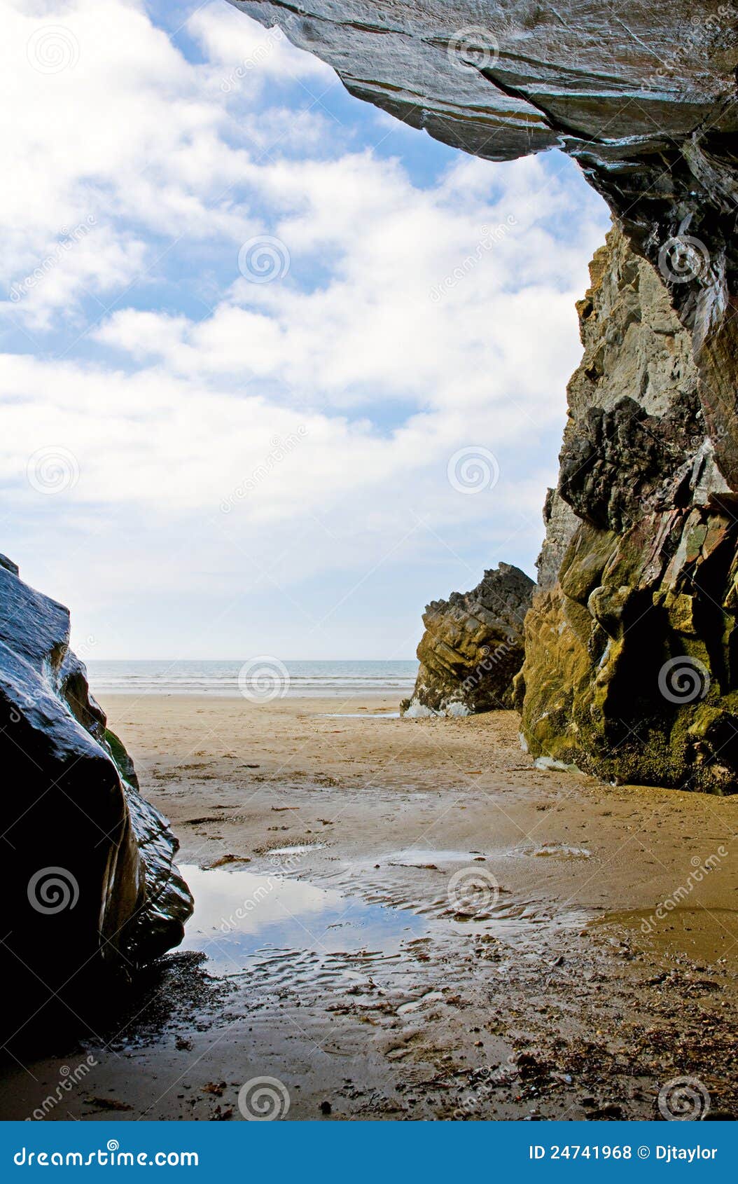 Beach Cave Cleft At Low Tide Stock Photo | CartoonDealer.com #29907690