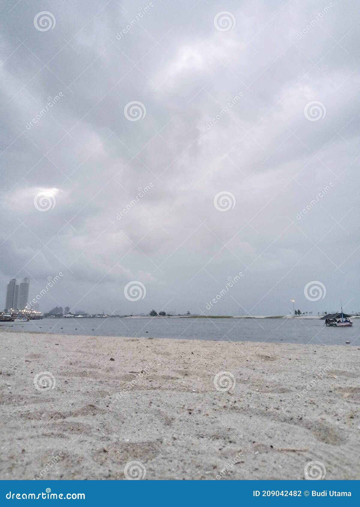 Beach on the cloudy day stock photo. Image of clouddy - 209042482