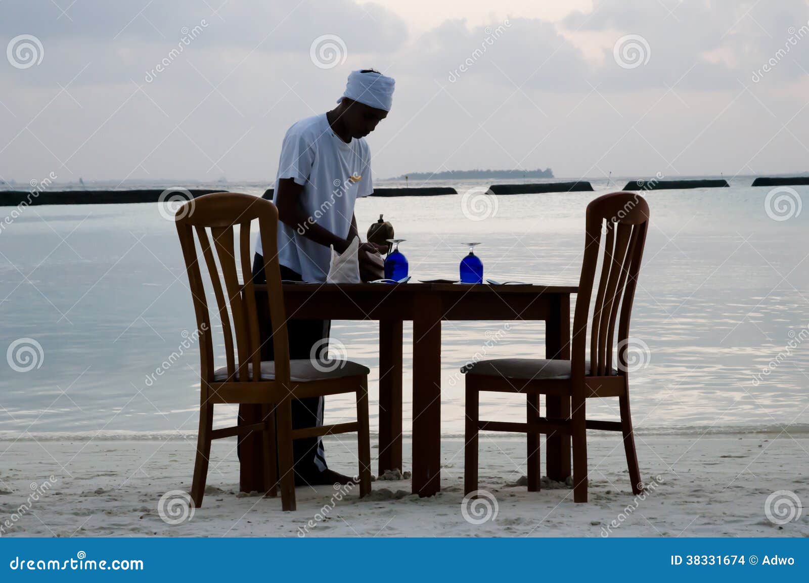 Beach dinner - Maldives editorial stock image. Image of dining - 38331674