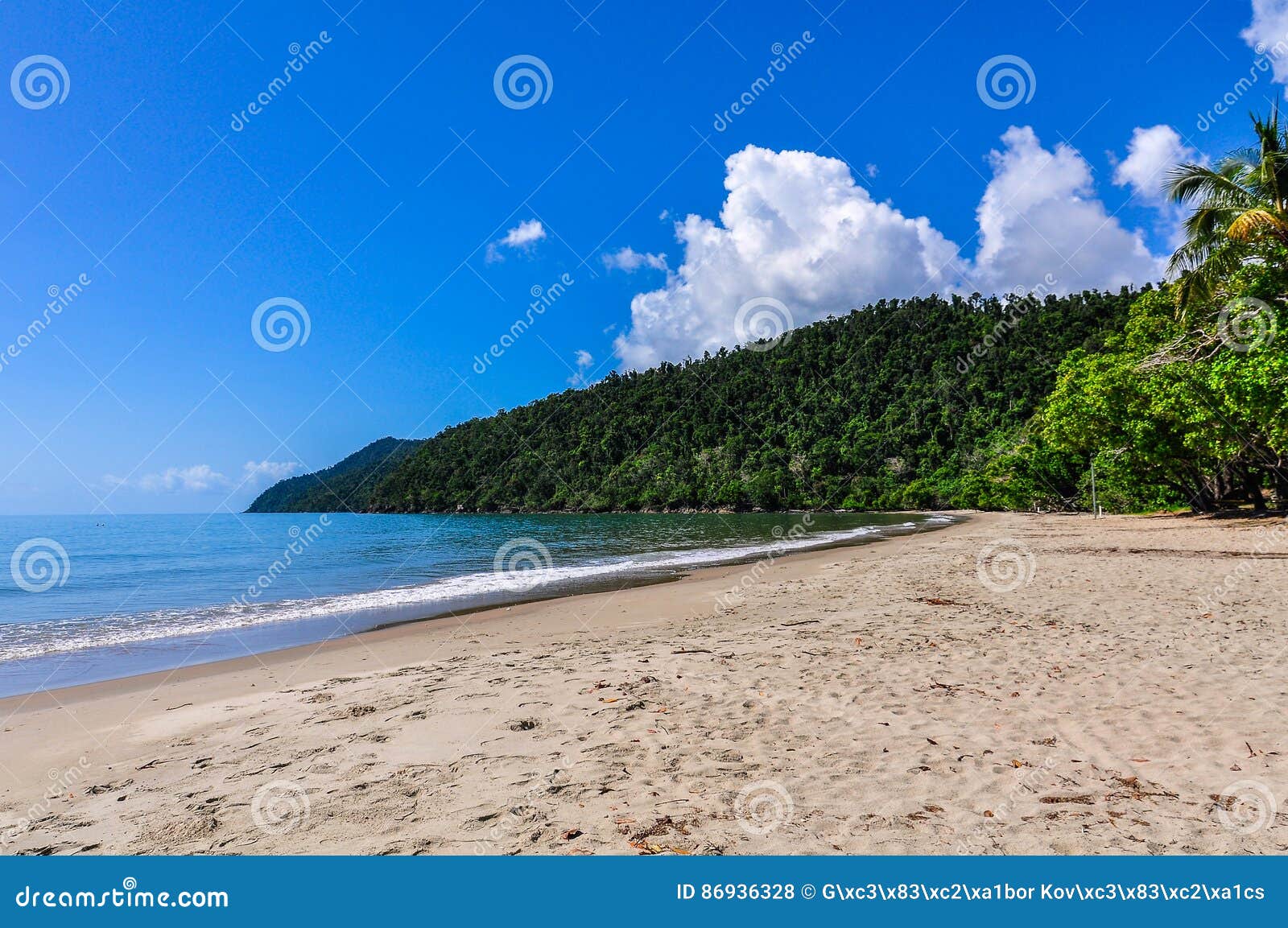 Beach in Etty Bay, Australia Stock Photo - Image of relax, romantic ...
