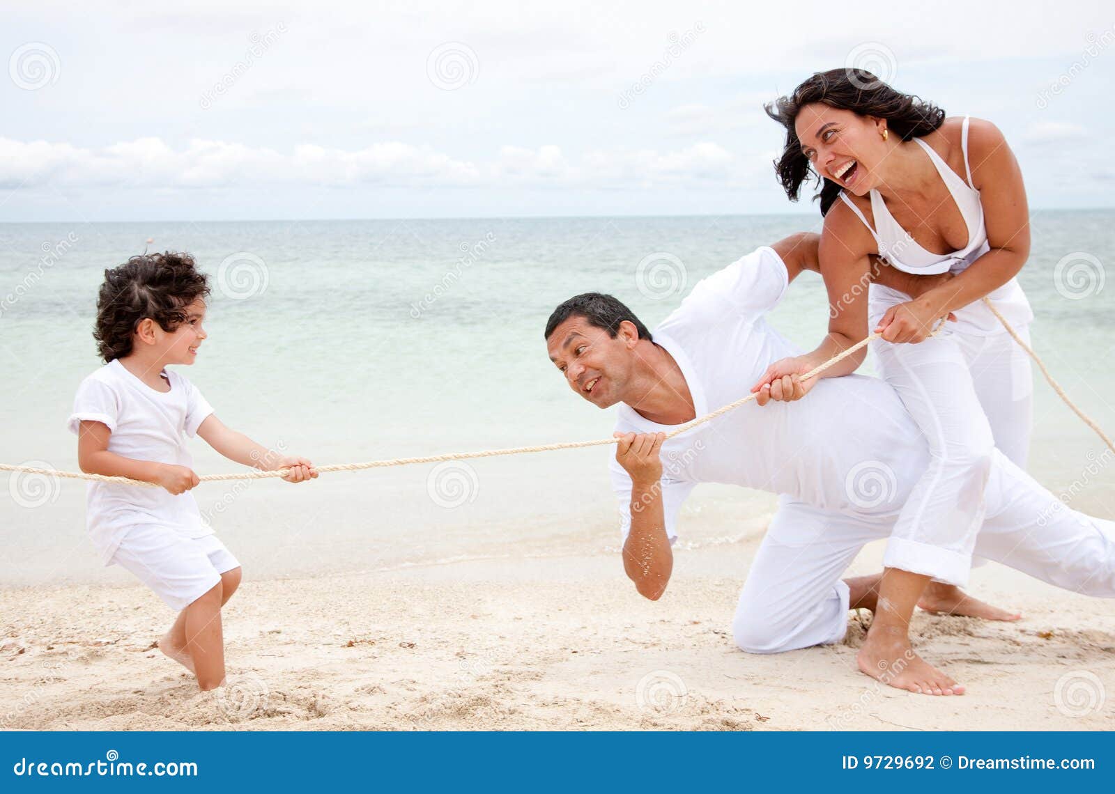 Beach Family Pulling a Rope Stock Photo - Image of rope, sand: 9729692