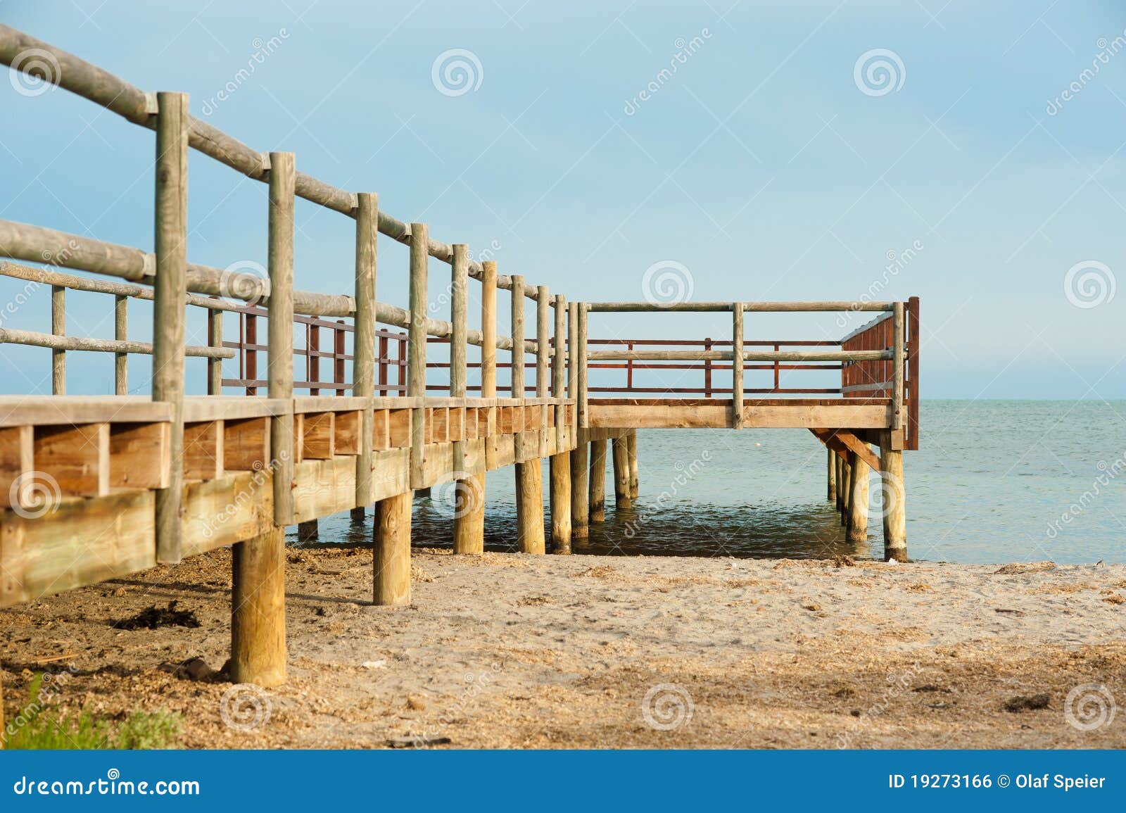 Beach footbridge stock photo. Image of ocean, catwalk - 19273166