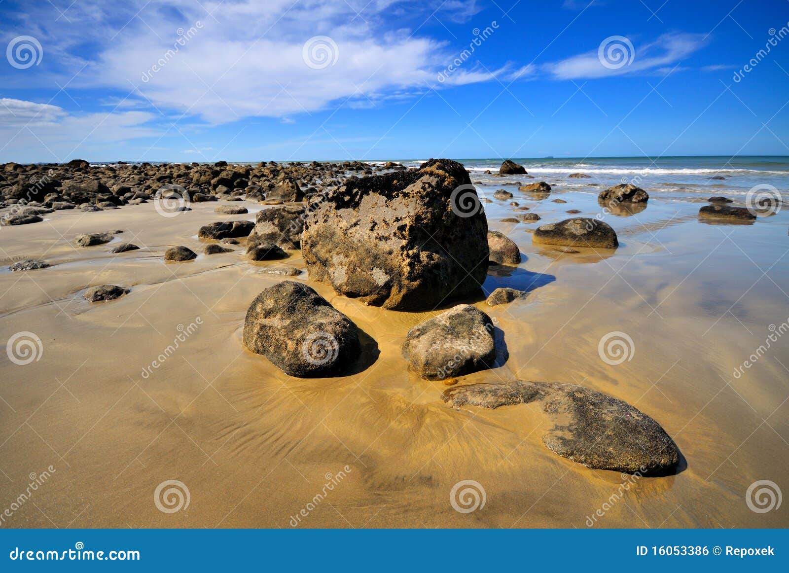 Beach in Maketu, Bay of Plenty Stock Photo - Image of vacation, sunny ...