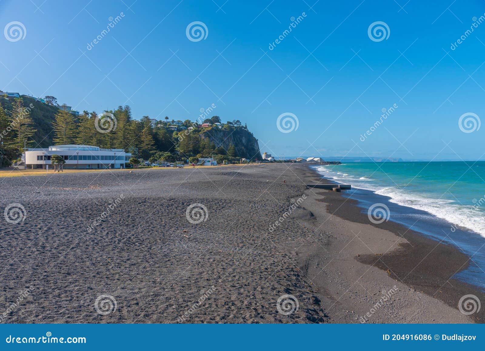 Beach at Napier, New Zealand Stock Photo - Image of wave, holiday ...