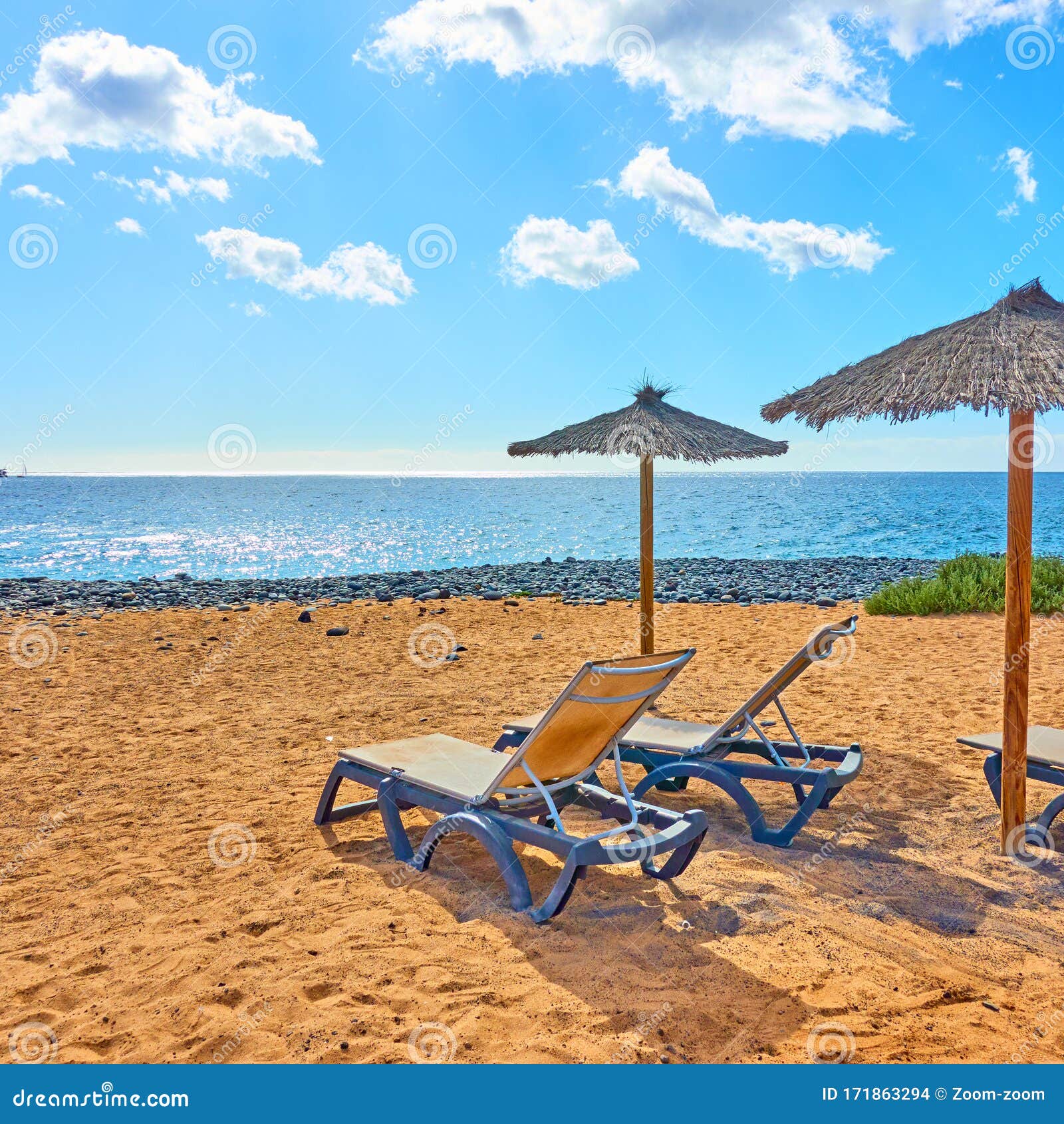 Beach with Parasol and Chaise Longues Stock Photo - Image of sunbed ...