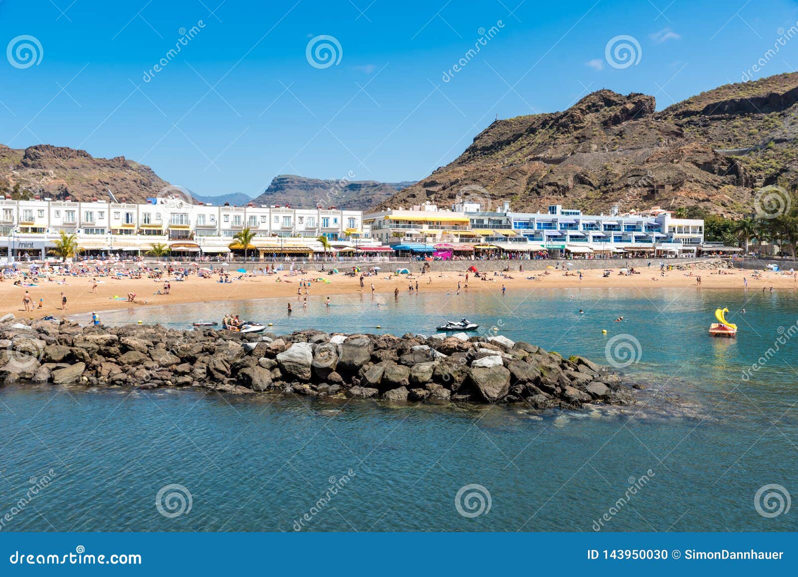 Beach at Puerto Mogan - Playa Mogan Editorial Image - Image of europe ...
