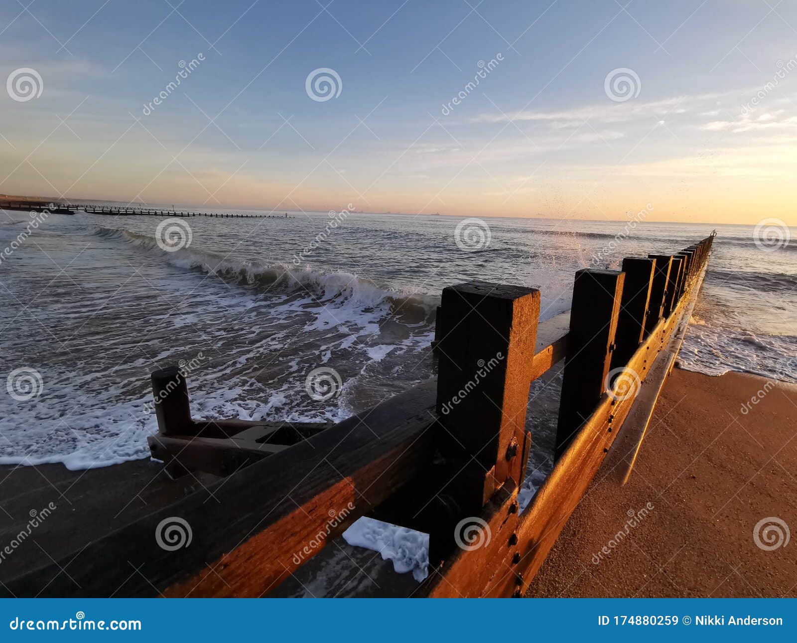Seaside Scene Stock Photos - Download 71,262 Royalty Free Photos