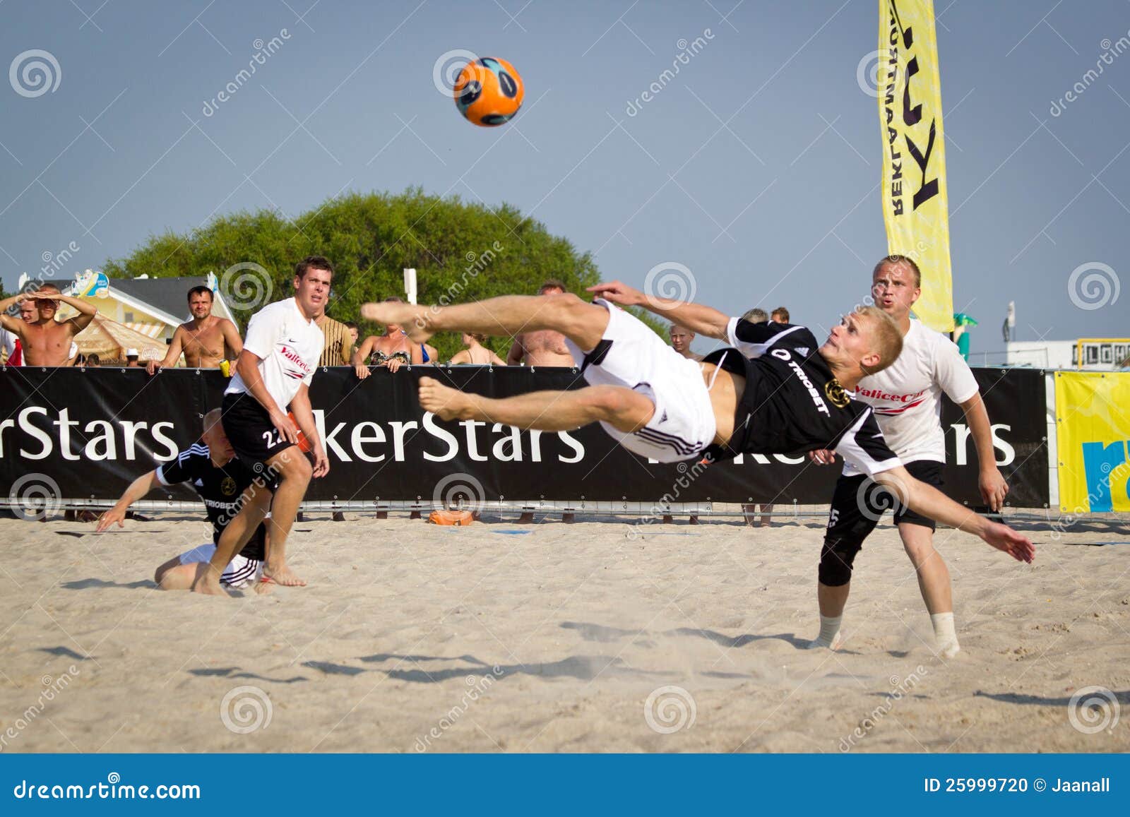 Beach soccer bicycle kick editorial image. Image of people - 25999720