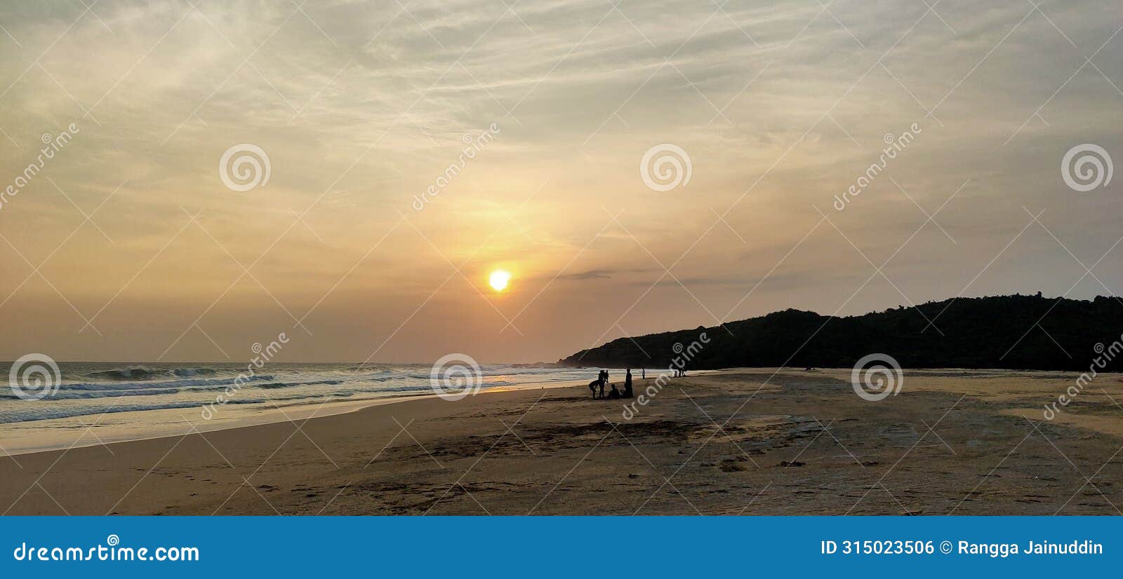 The Beach with the Sun Going Down Becomes Dark Stock Photo - Image of ...