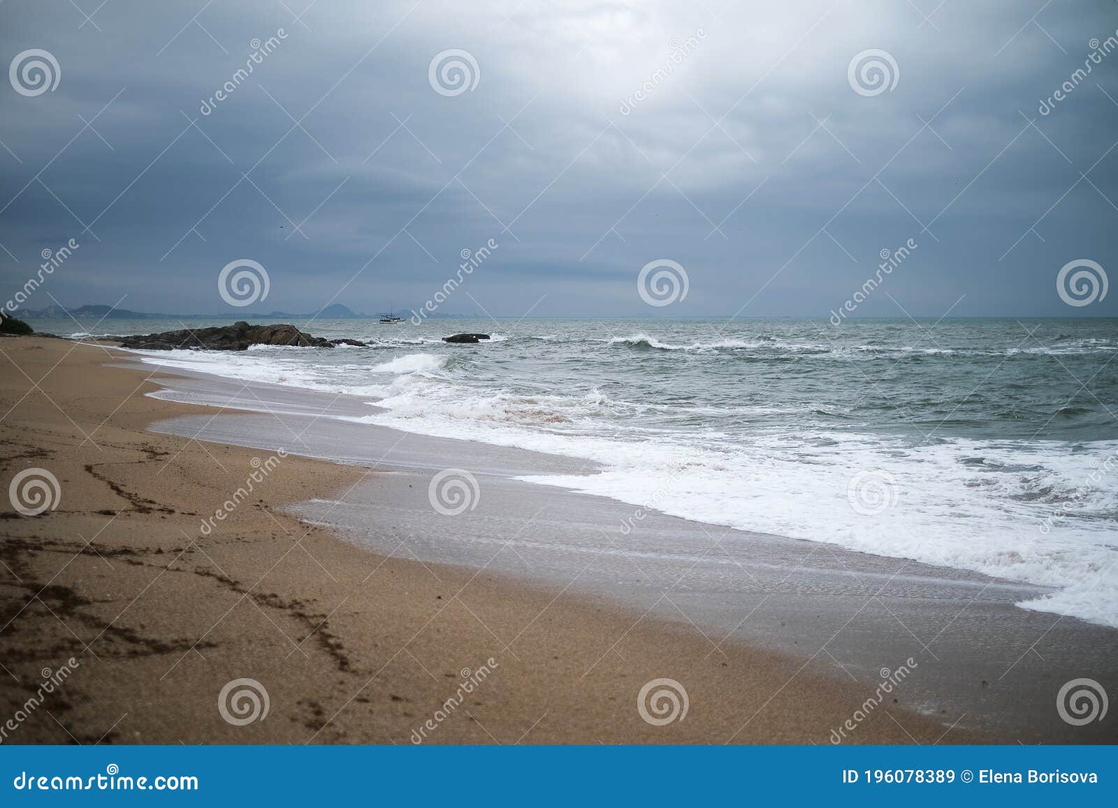 The beach at sunset clouds stock image. Image of water - 196078389