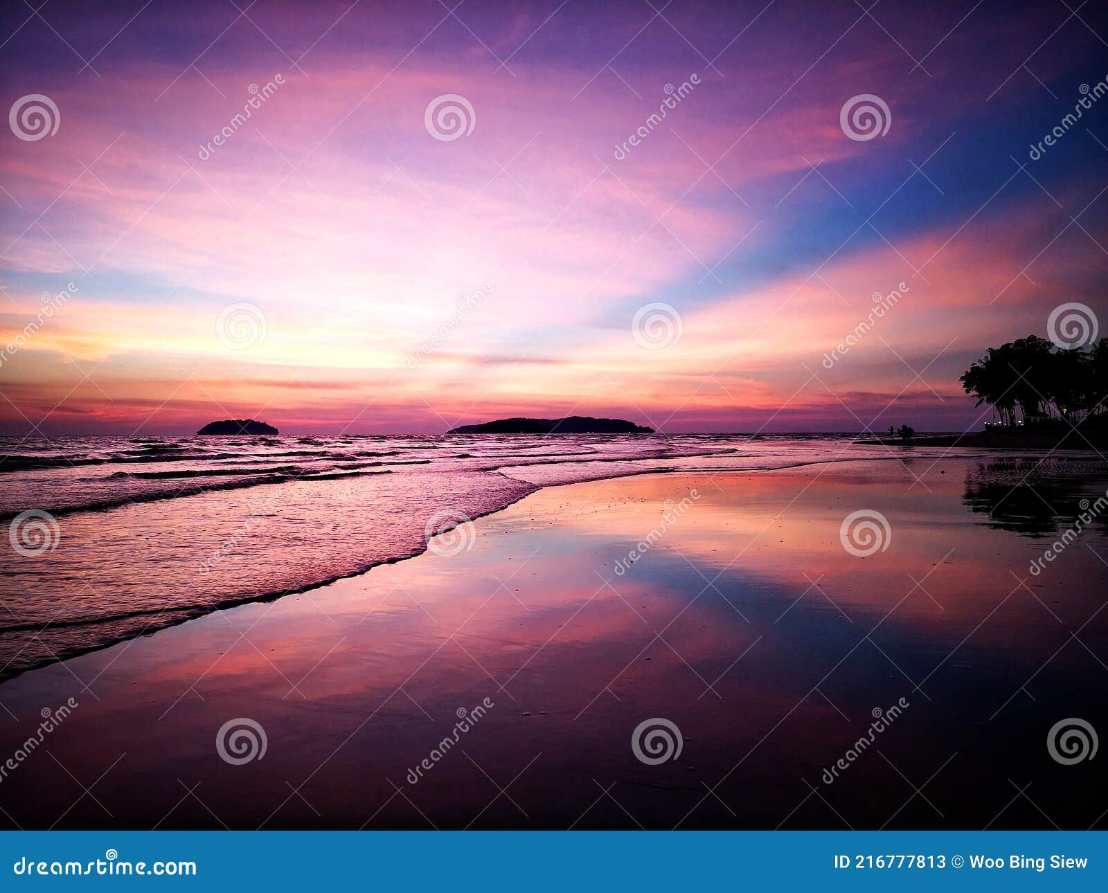 Beach Sunset with Reflection Stock Image - Image of cloud, coast: 216777813