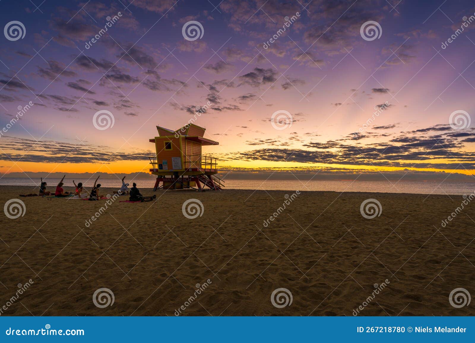 Sunrise at One of the Famous Lift Guard Houses in Miami Beach Editorial ...
