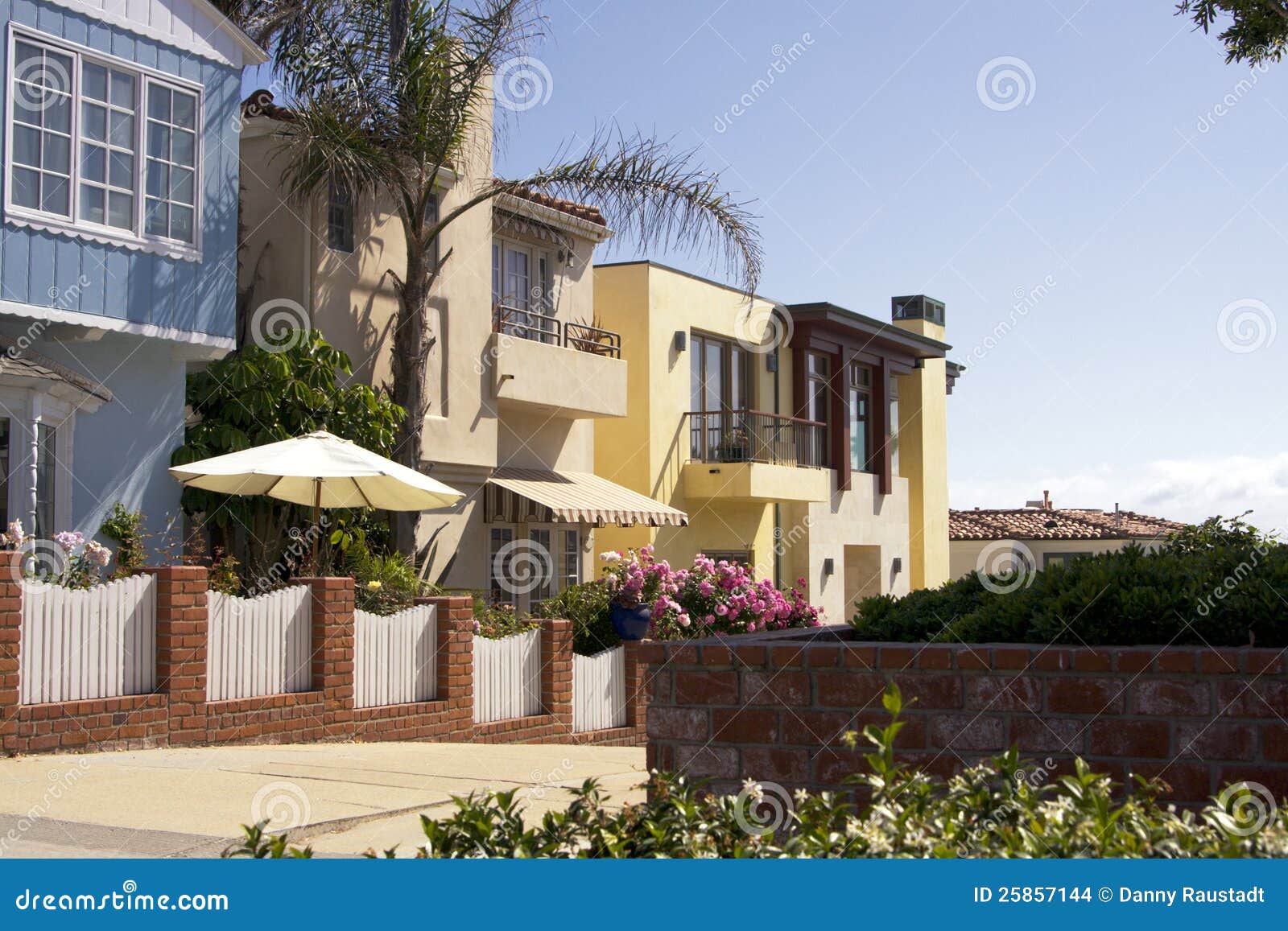 Beach Town Oceanfront Homes Stock Photo - Image of house, fence: 25857144