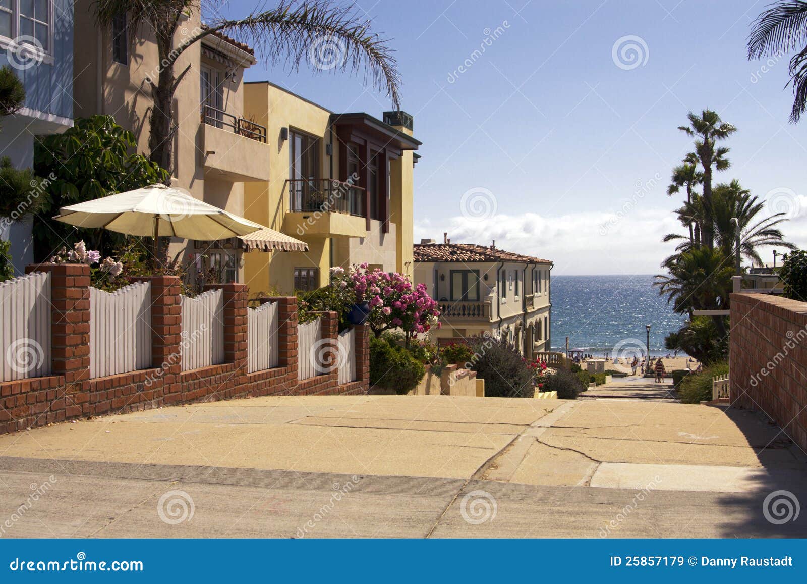 Beach Town Oceanfront Homes Stock Image - Image of design, high: 25857179