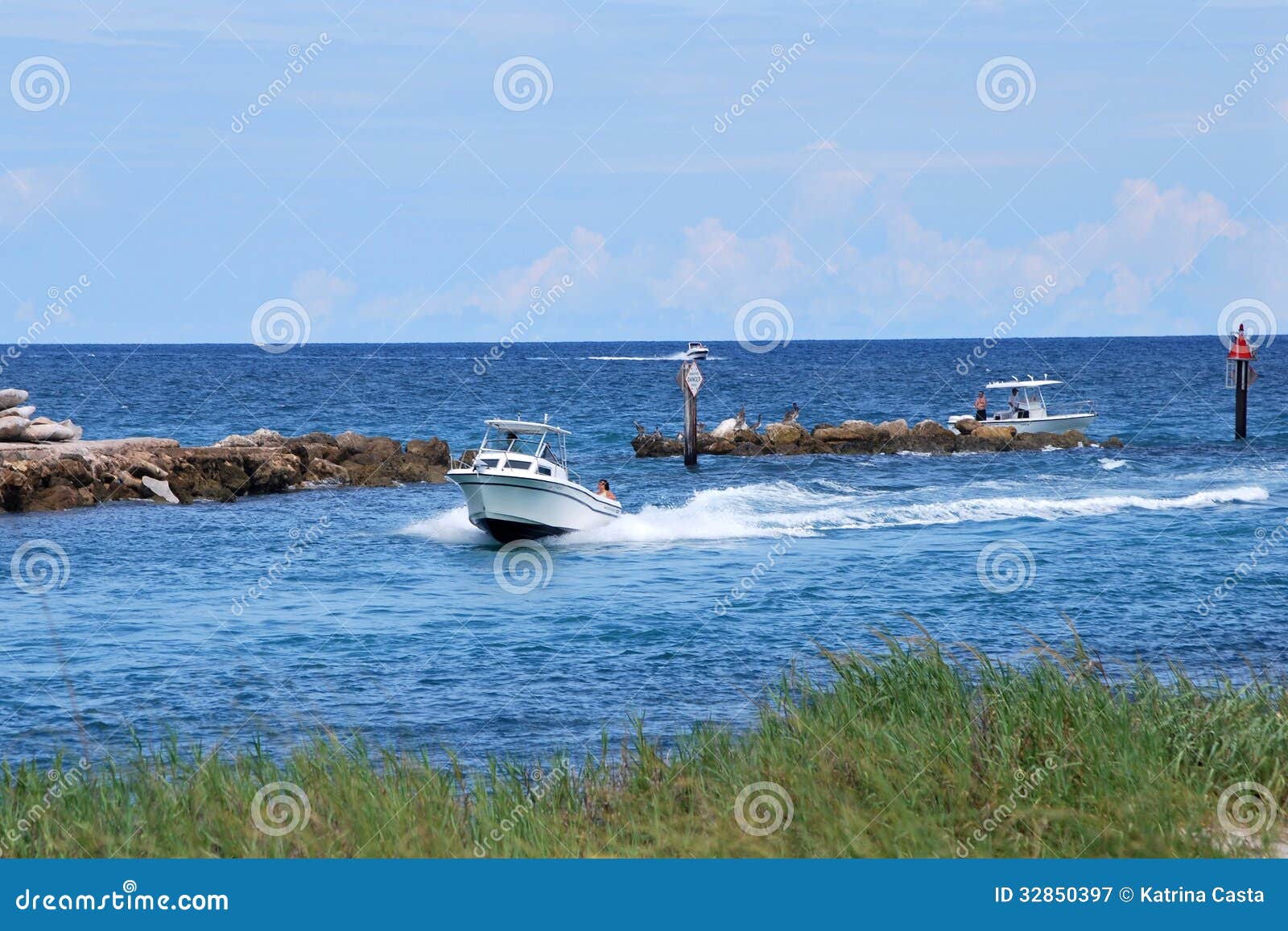 Beach View Boat stock image. Image of tropical, cruising - 32850397