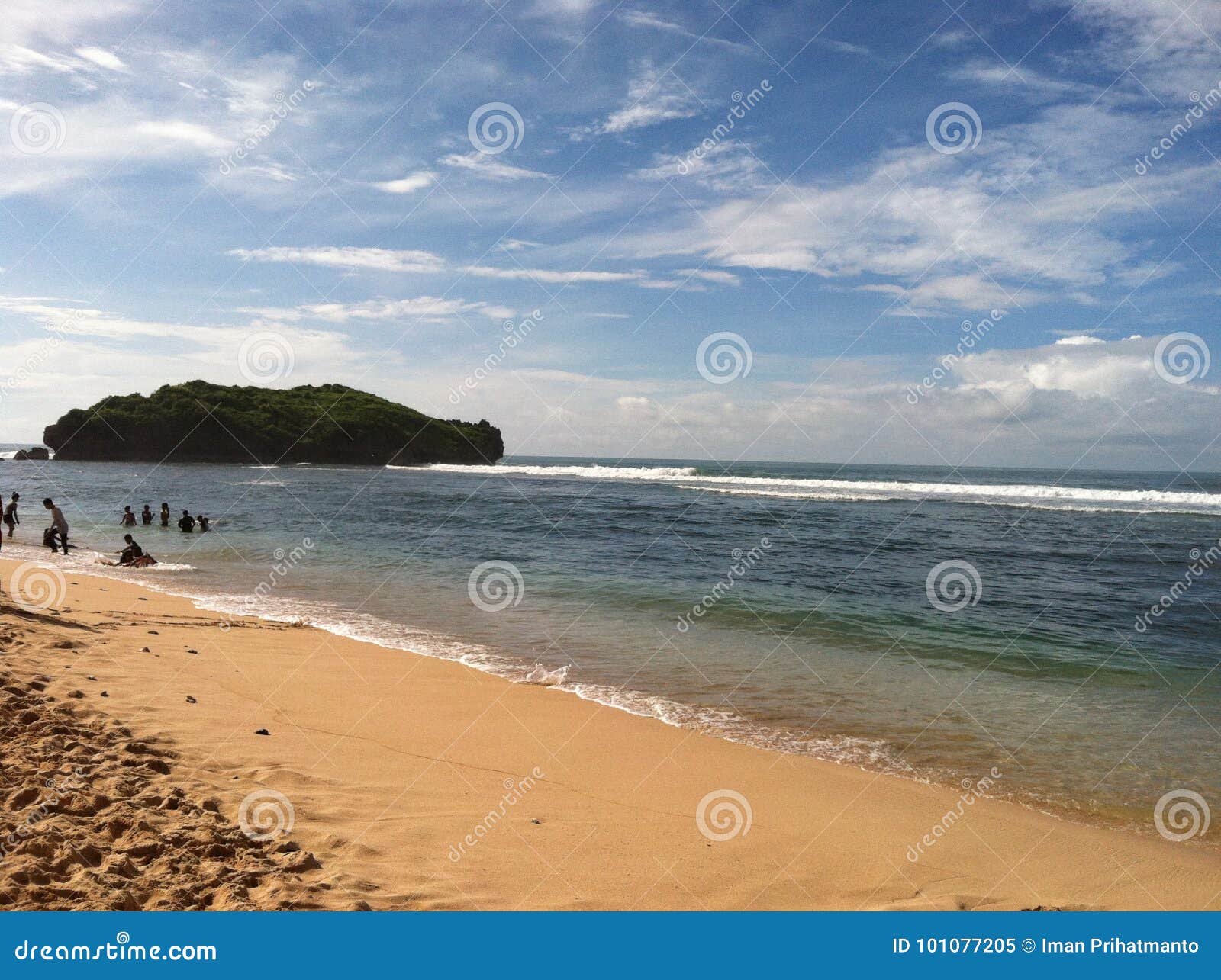 The Beach editorial image. Image of afternoon, sadranan - 101077205