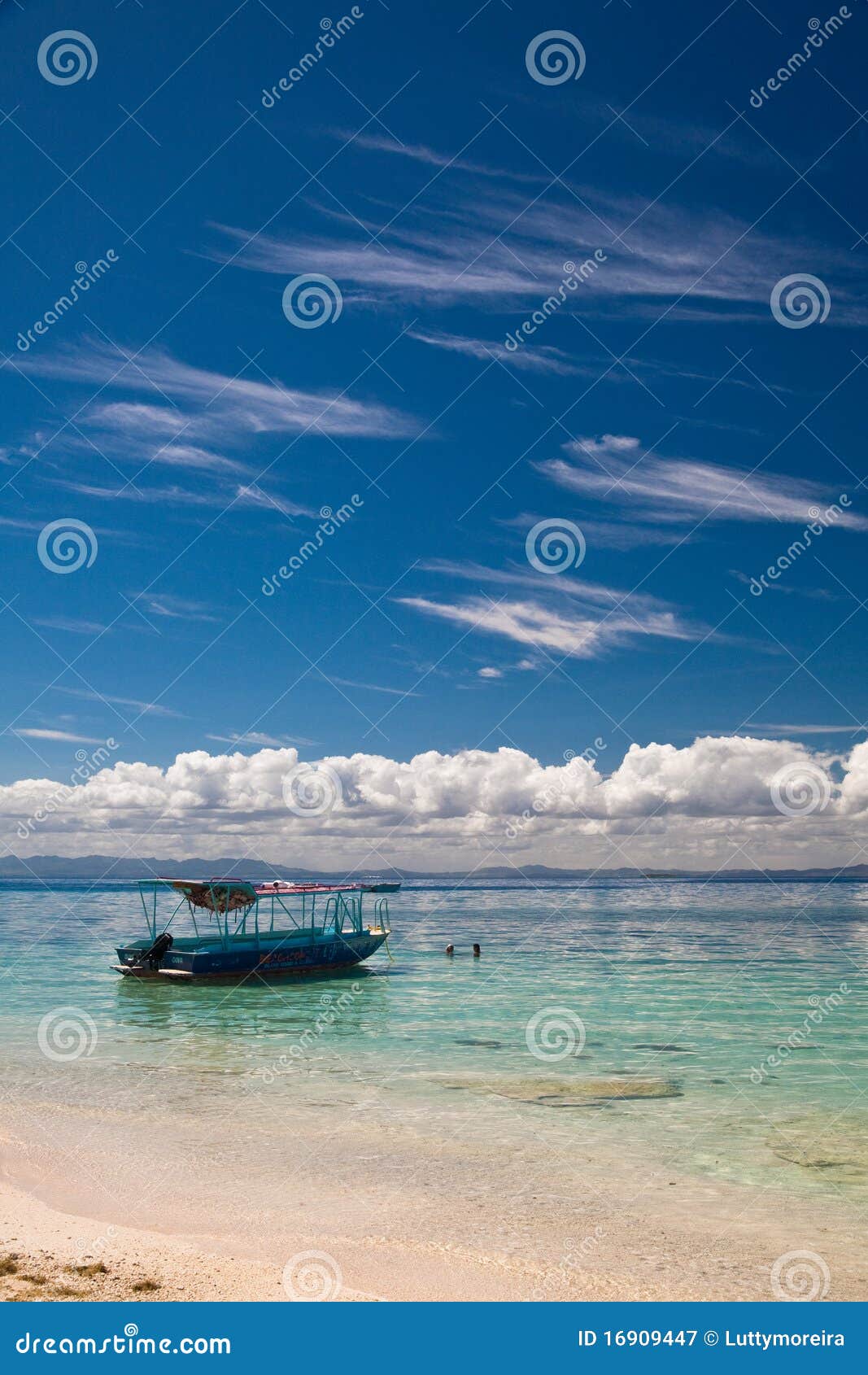 Beachcomber Island stock image. Image of cloud, landscape - 16909447