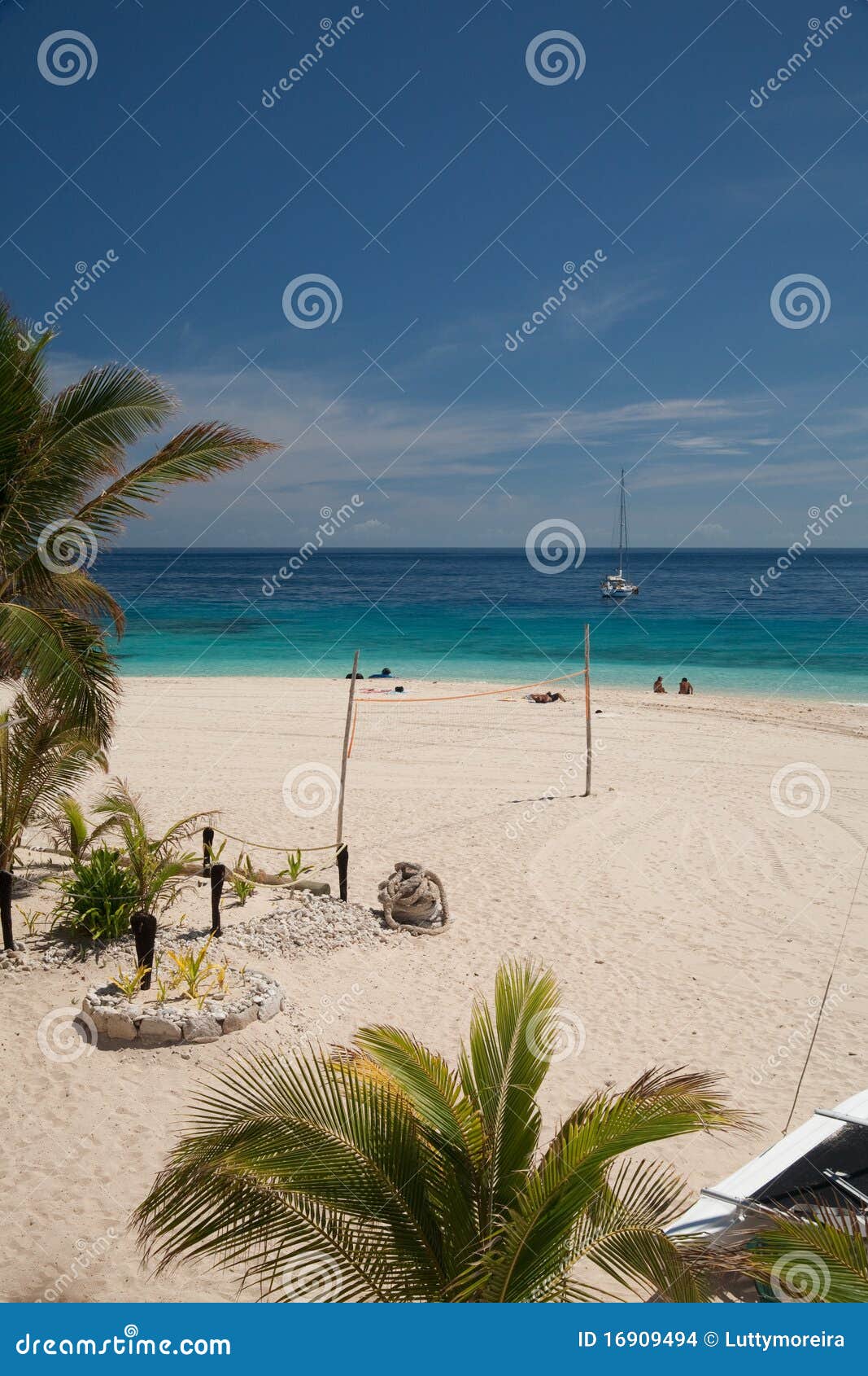 Beachcomber Island stock photo. Image of mamanuca, south - 16909494