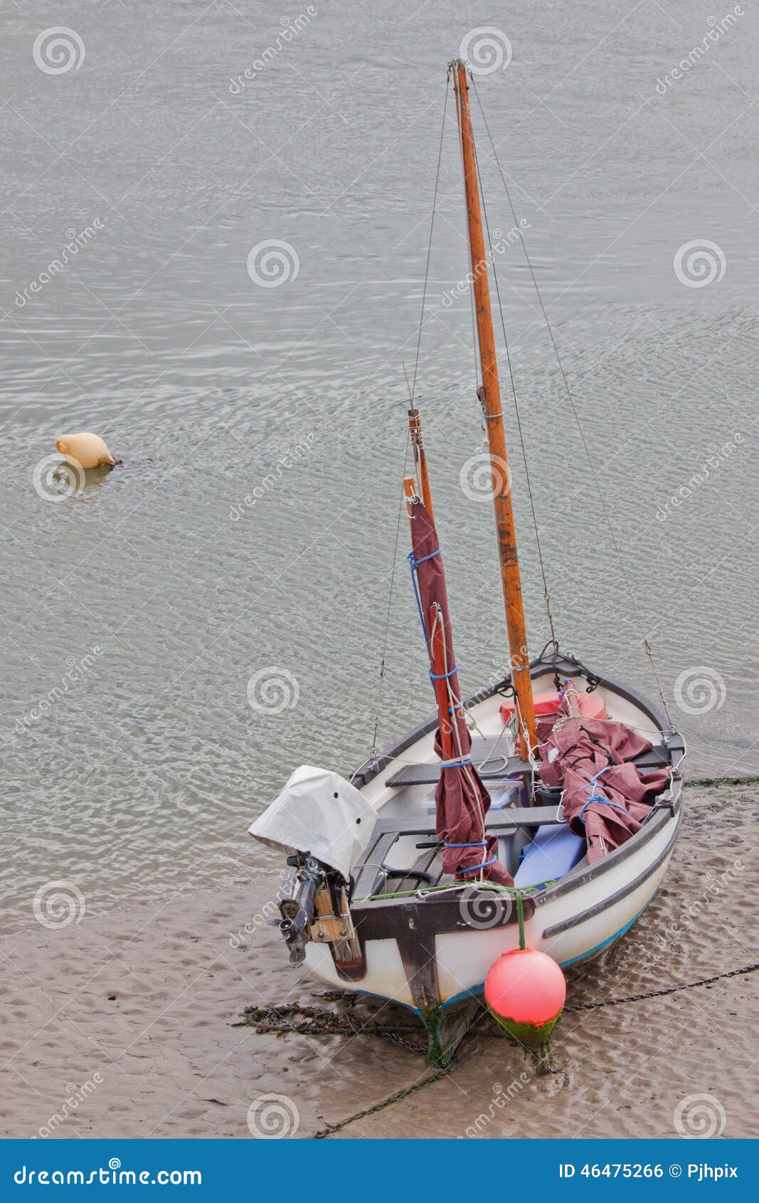 Beached boat at low tide stock photo. Image of sailboat - 46475266