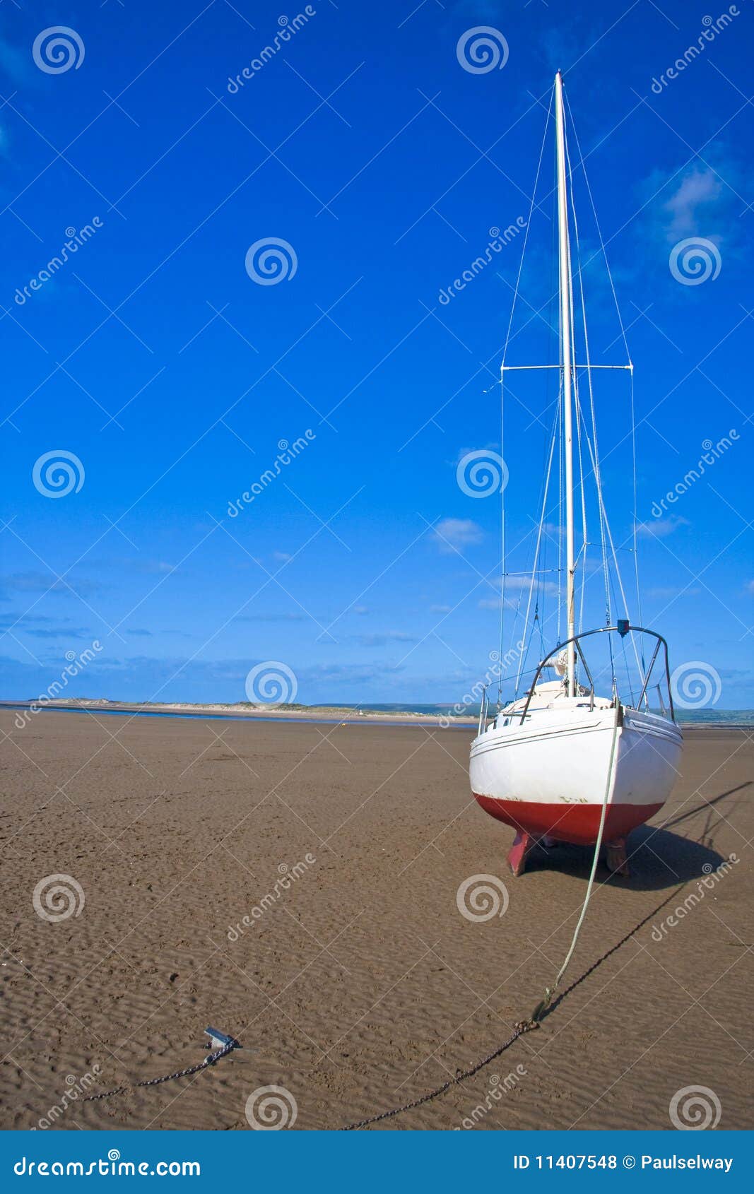 Beached yacht stock photo. Image of sailing, sail, coastline - 11407548