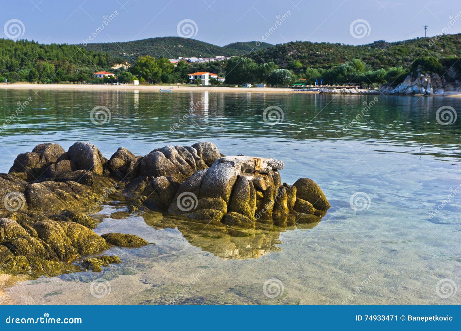 Beachscape No Mar Egeu, Praia De Destenika, Sithonia Imagem de Stock ...