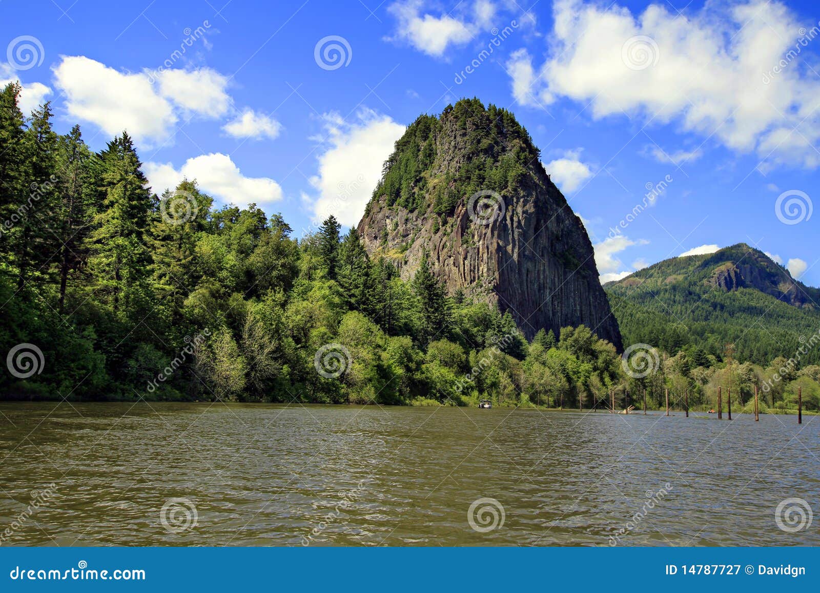 Beacon Rock on Columbia River Stock Image - Image of washington, beacon ...