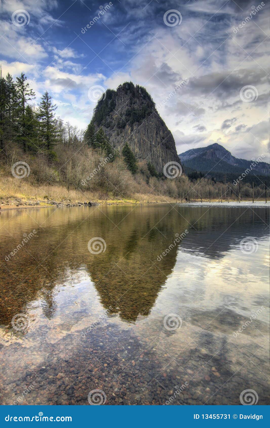 Beacon Rock State Park stock image. Image of lake, moorage - 13455731