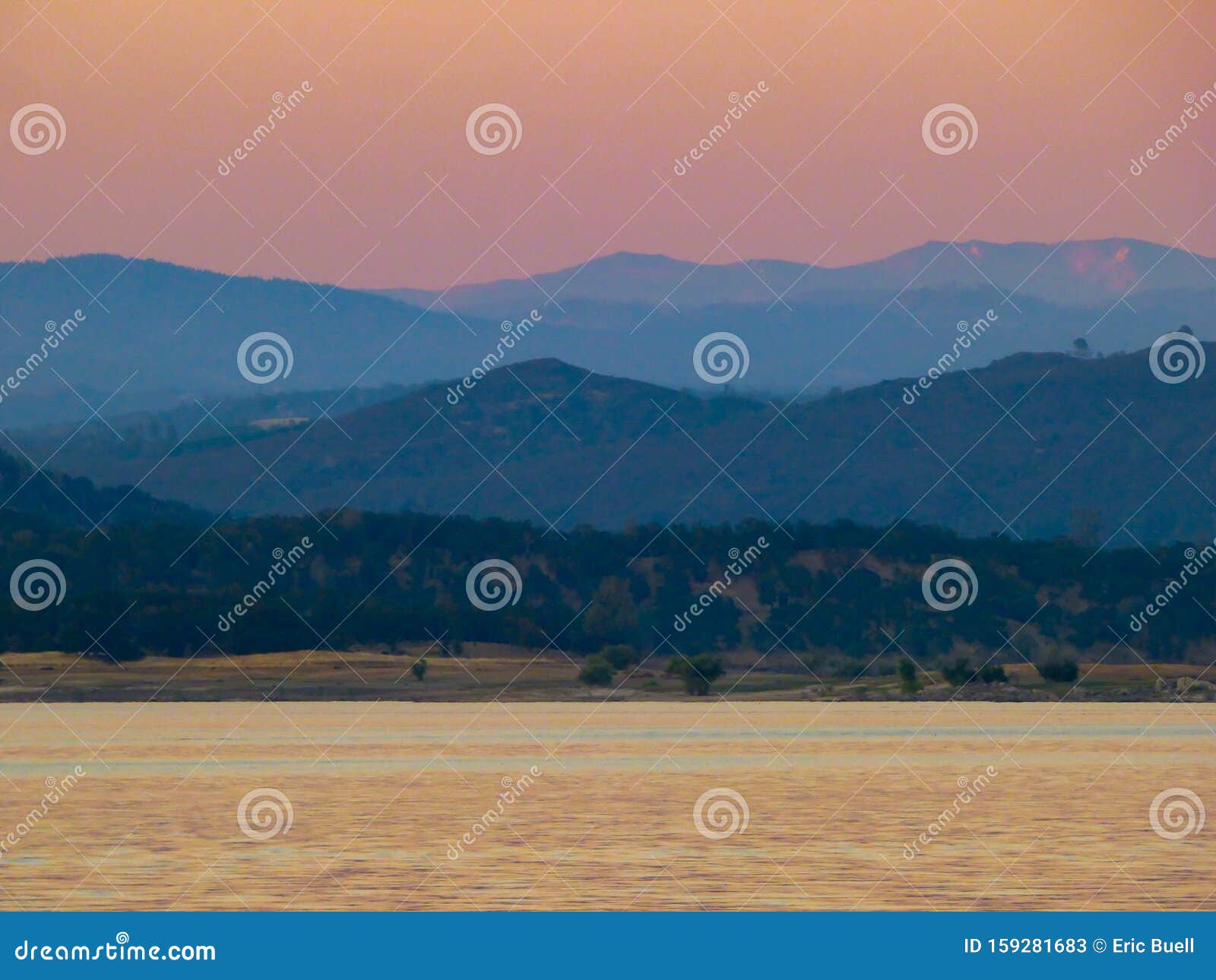 Beals Point Folsom Lake SRA Sunset in Hills Stock Image - Image of ...