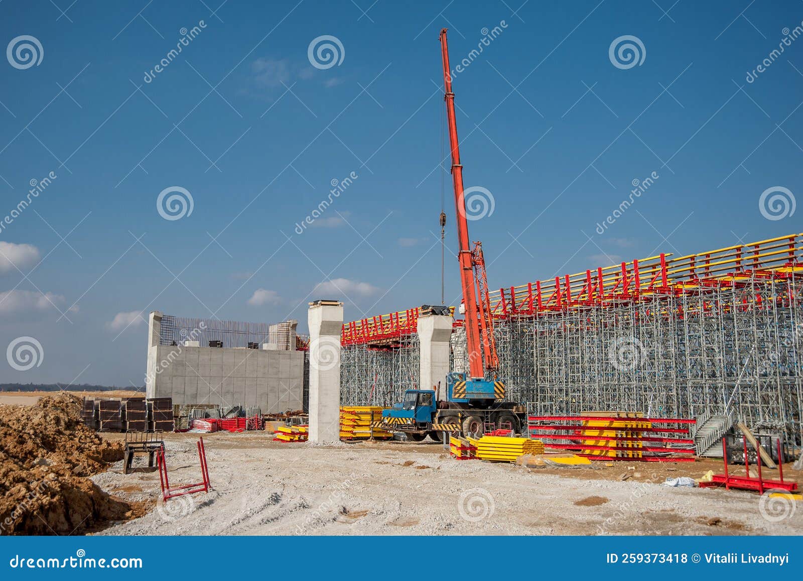 Beam formwork and crane stock photo. Image of shuttering - 259373418