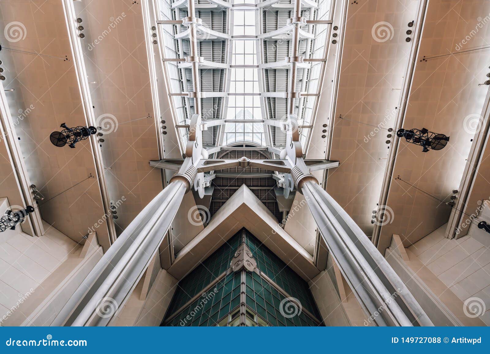 Beam Super Structure Ceiling with Window Glass Inside Taipei 101 ...