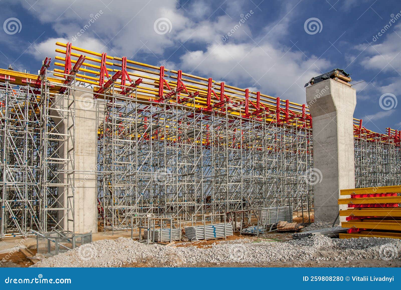 Beam Transom System and Scaffolding Stock Photo - Image of scaffold ...