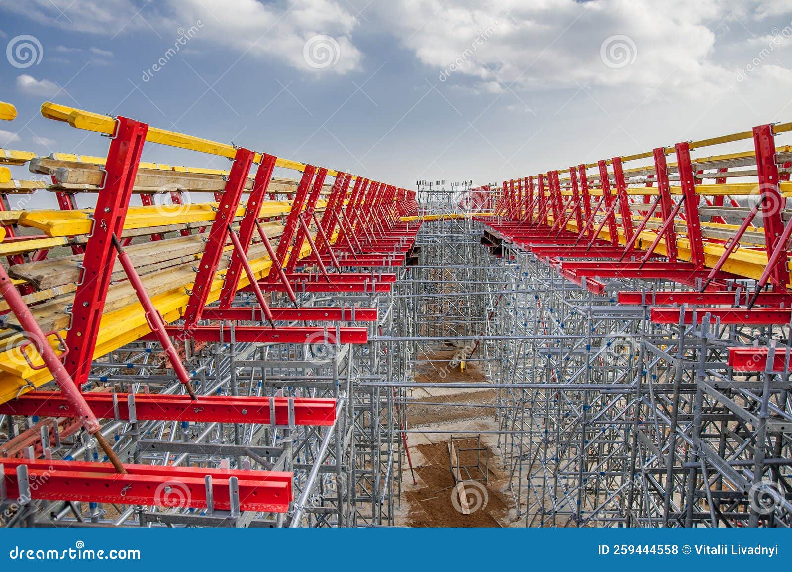 Beam Transom System and Scaffolding Stock Photo - Image of beam, plant ...
