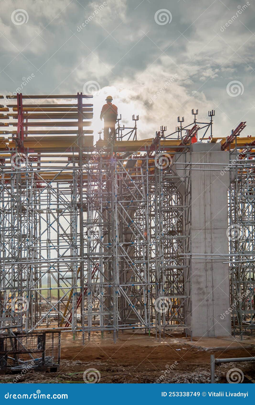 Beam-transom system stock image. Image of formwork, scaffold - 253338749