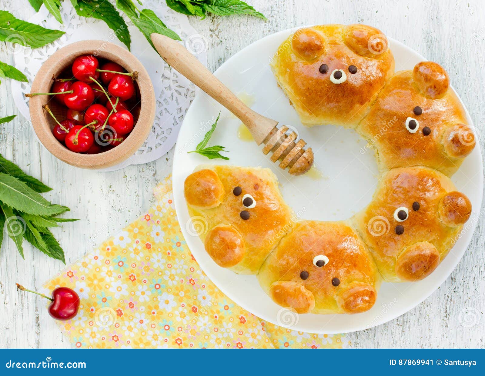 Bear Buns. Ridiculously Adorable Pull-apart Bear Shaped Milk Bread ...