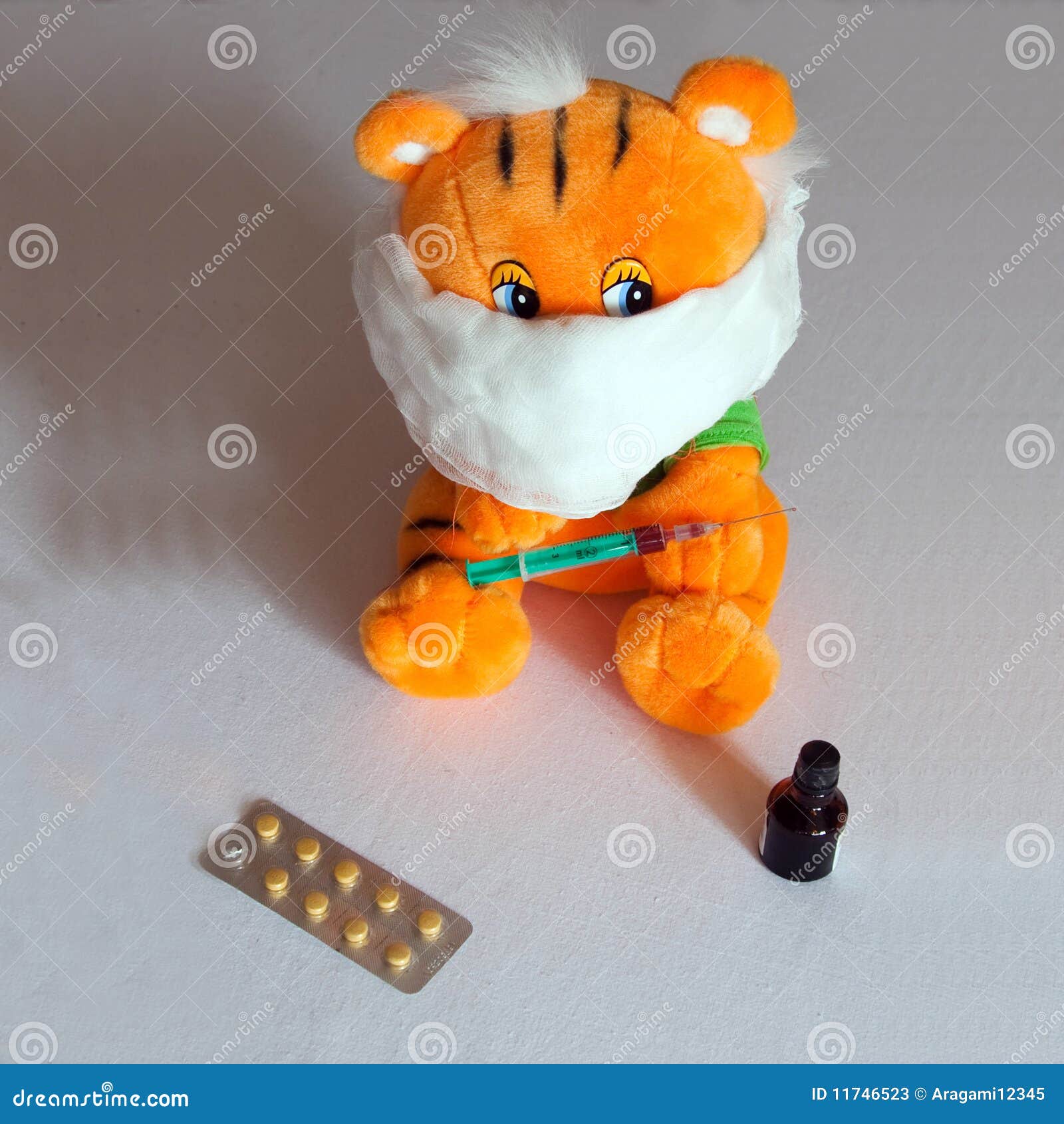 Bear doctor with medicines stock image. Image of squirt - 11746523