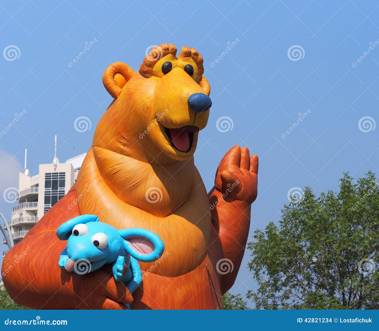 Bear and Frog Float in K-Days Parade Editorial Stock Image - Image of ...