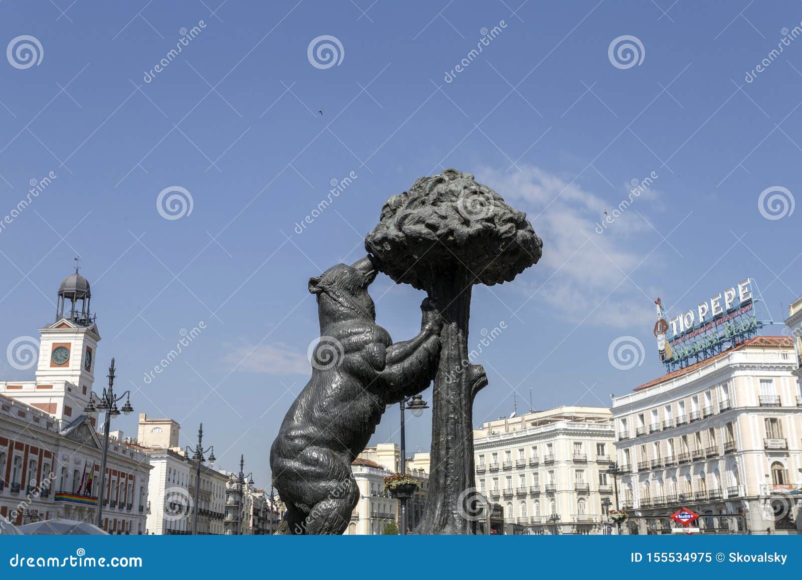Bear and the Madrono Tree editorial image. Image of gate - 155534975