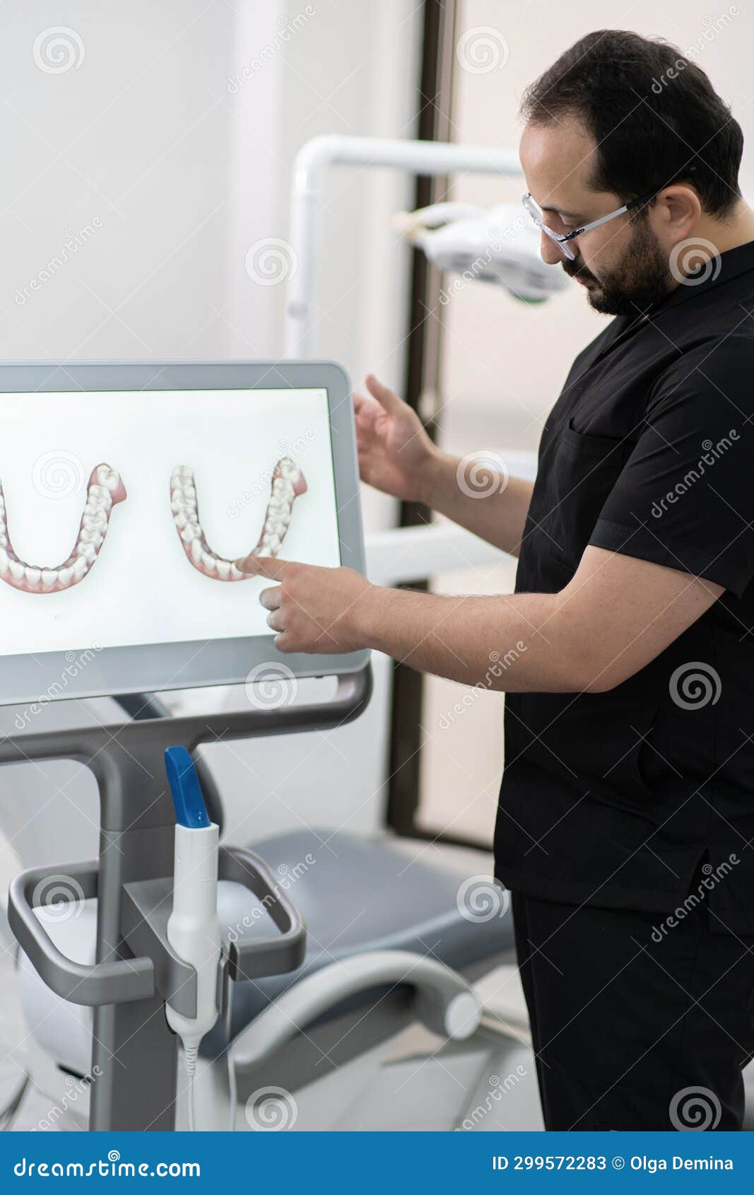 Specialist in Uniform Pointing To Jaws Models on Computer Screen Using ...