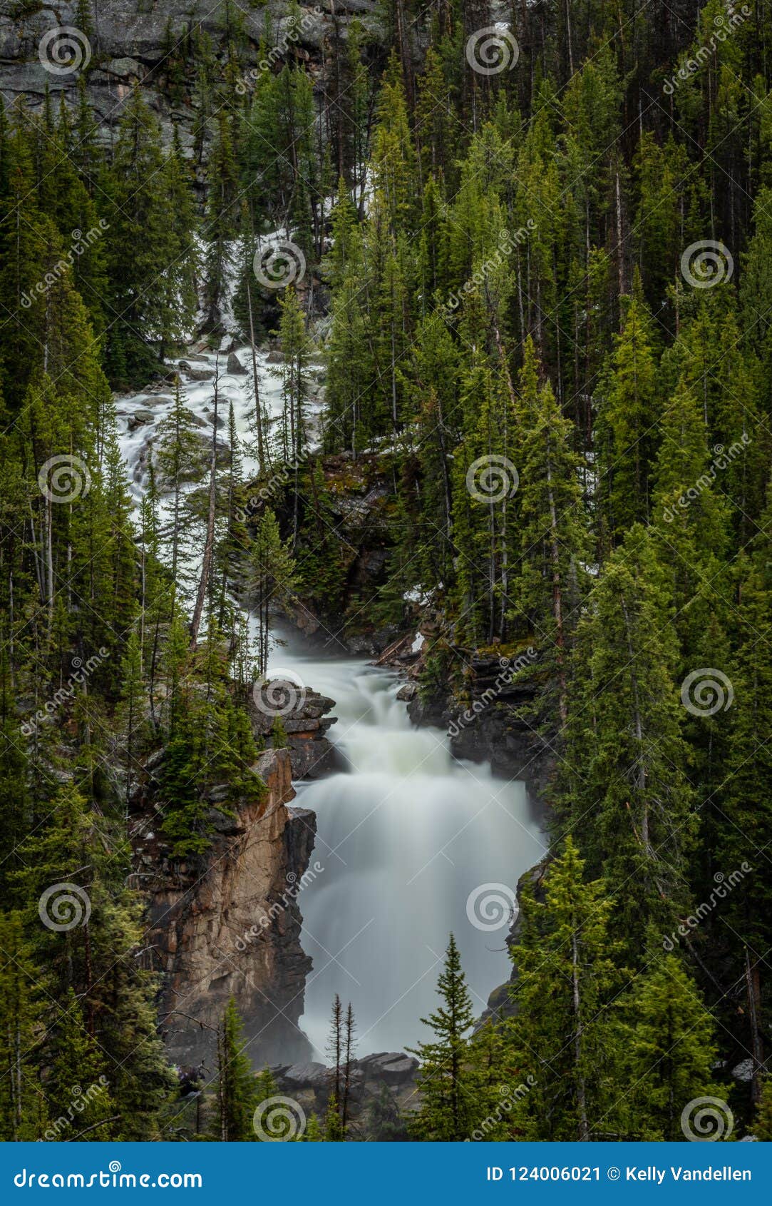 Beartooth River and Falls stock image. Image of motion - 124006021