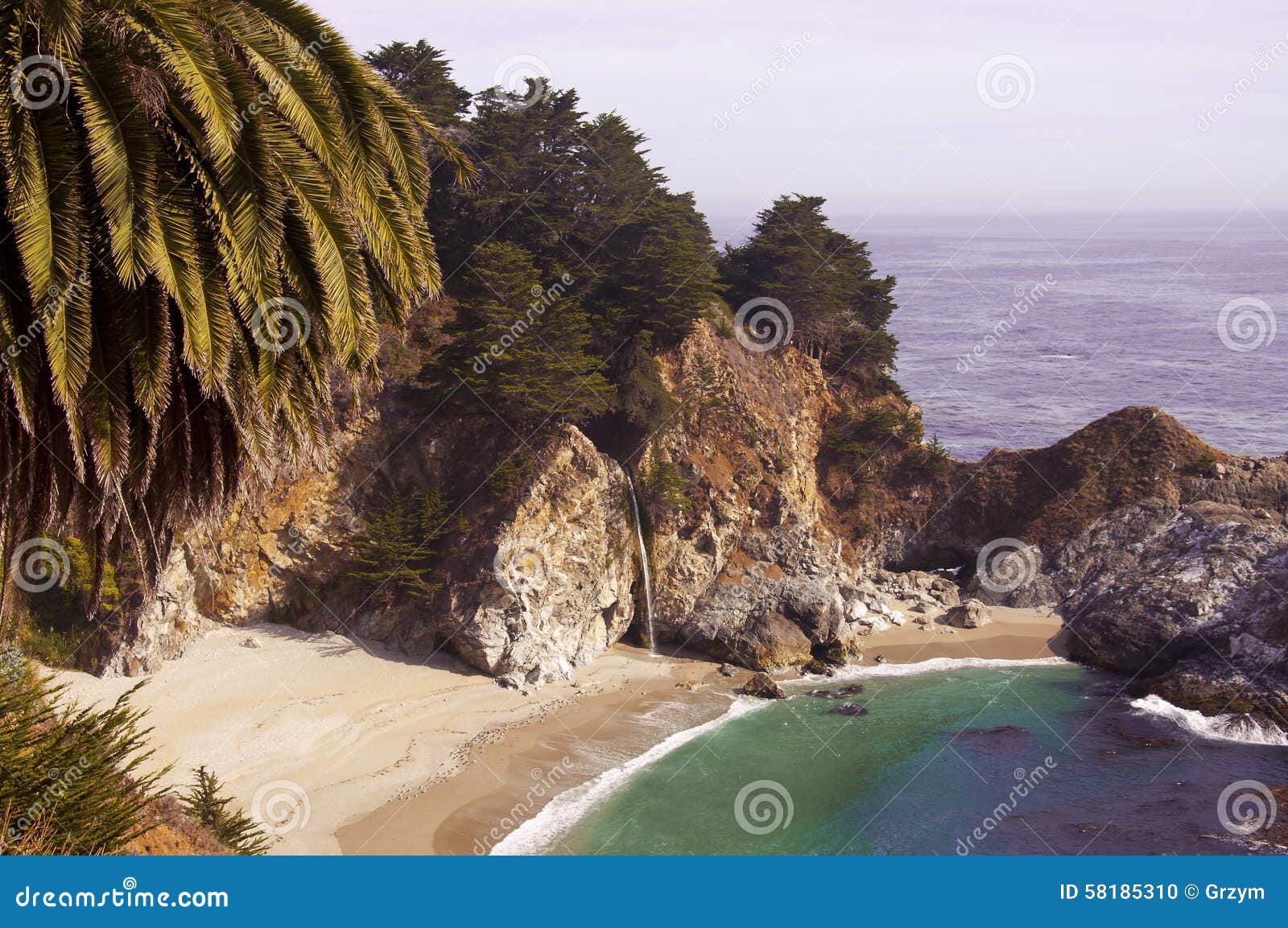 Beatch Dell'oceano Di Big Sur Fotografia Stock - Immagine di roccioso ...