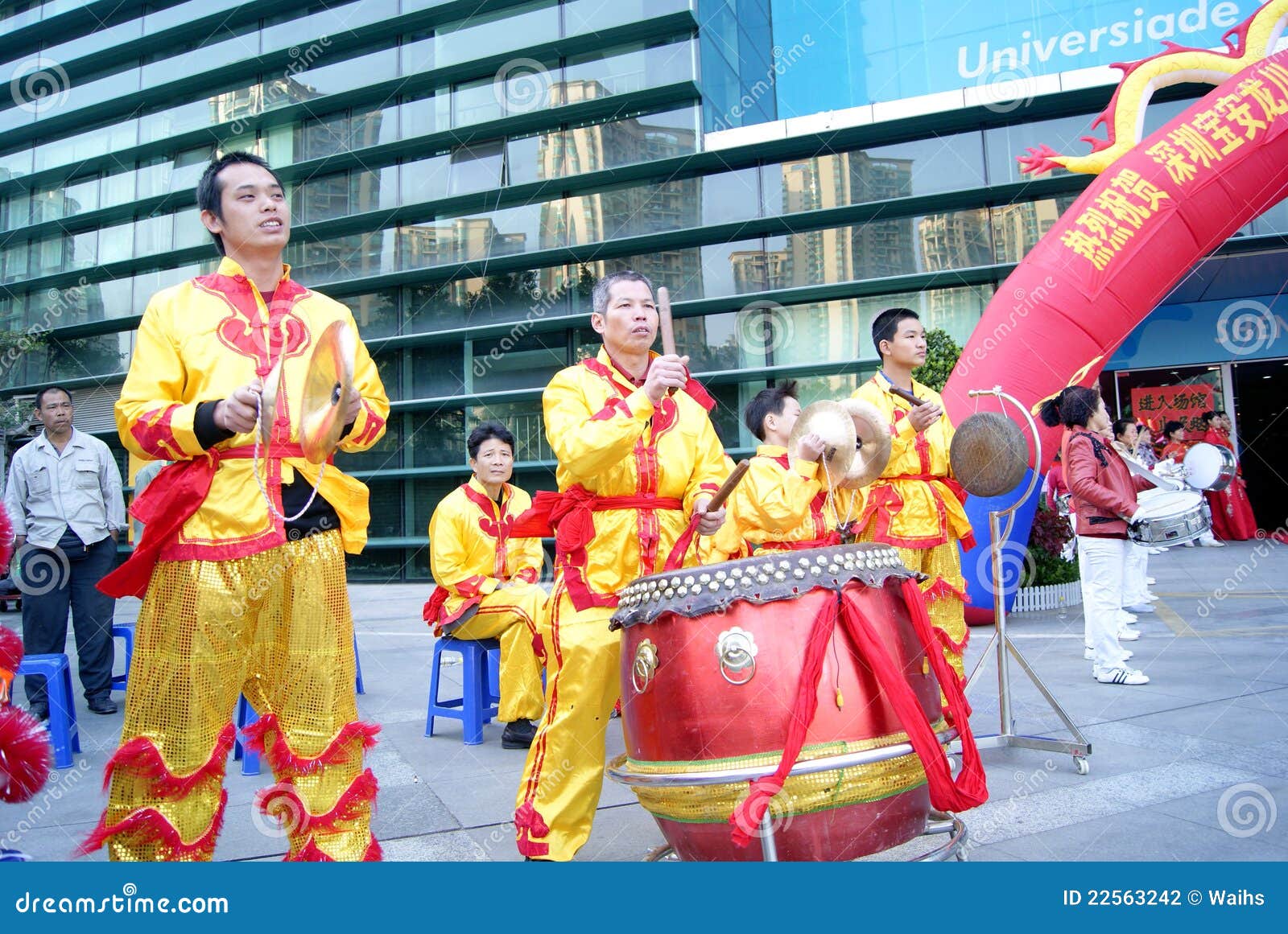 On beating gongs and drums editorial photography. Image of activities ...