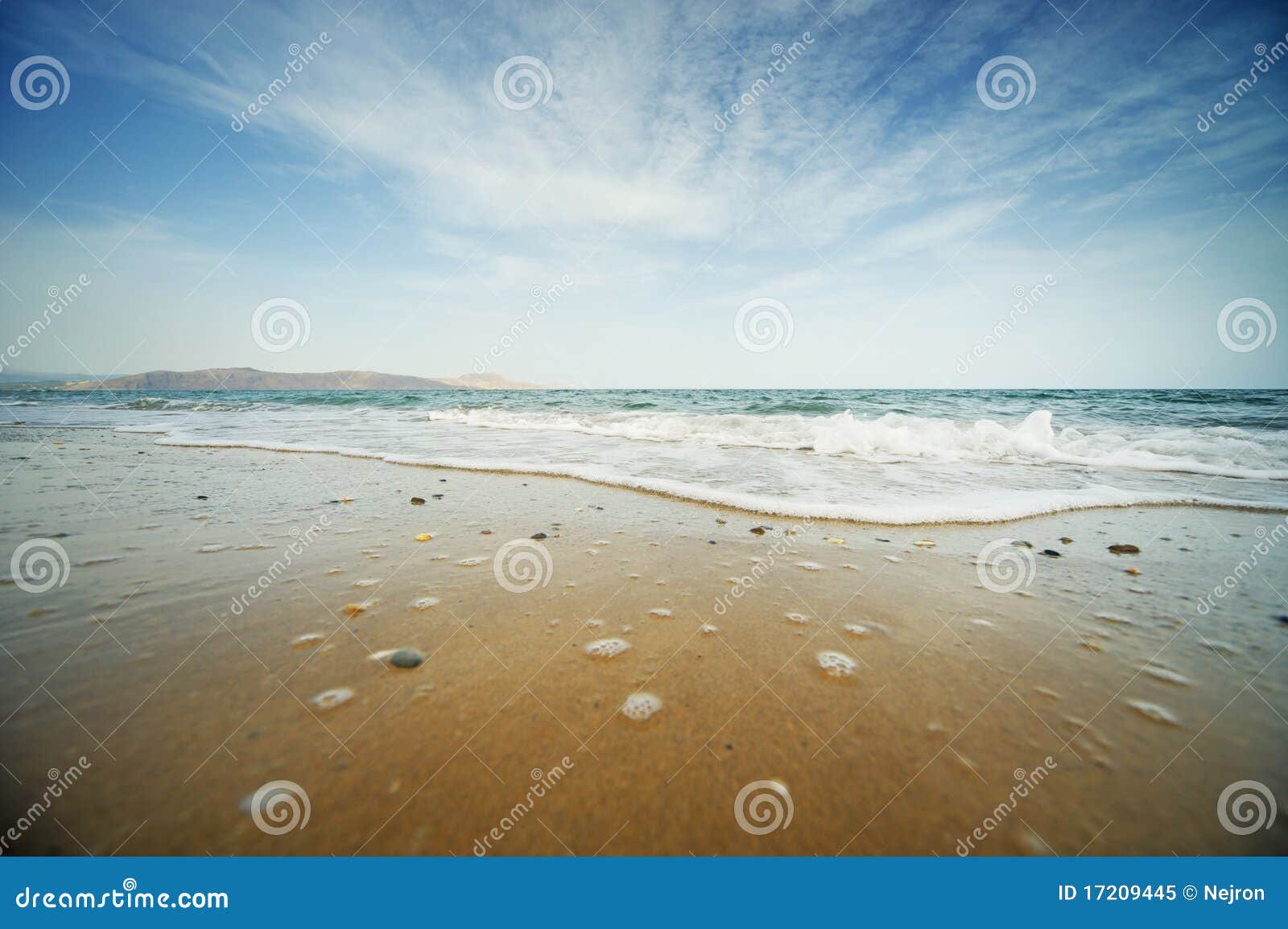 Beau bord de la mer image stock. Image du nuages, fond - 17209445