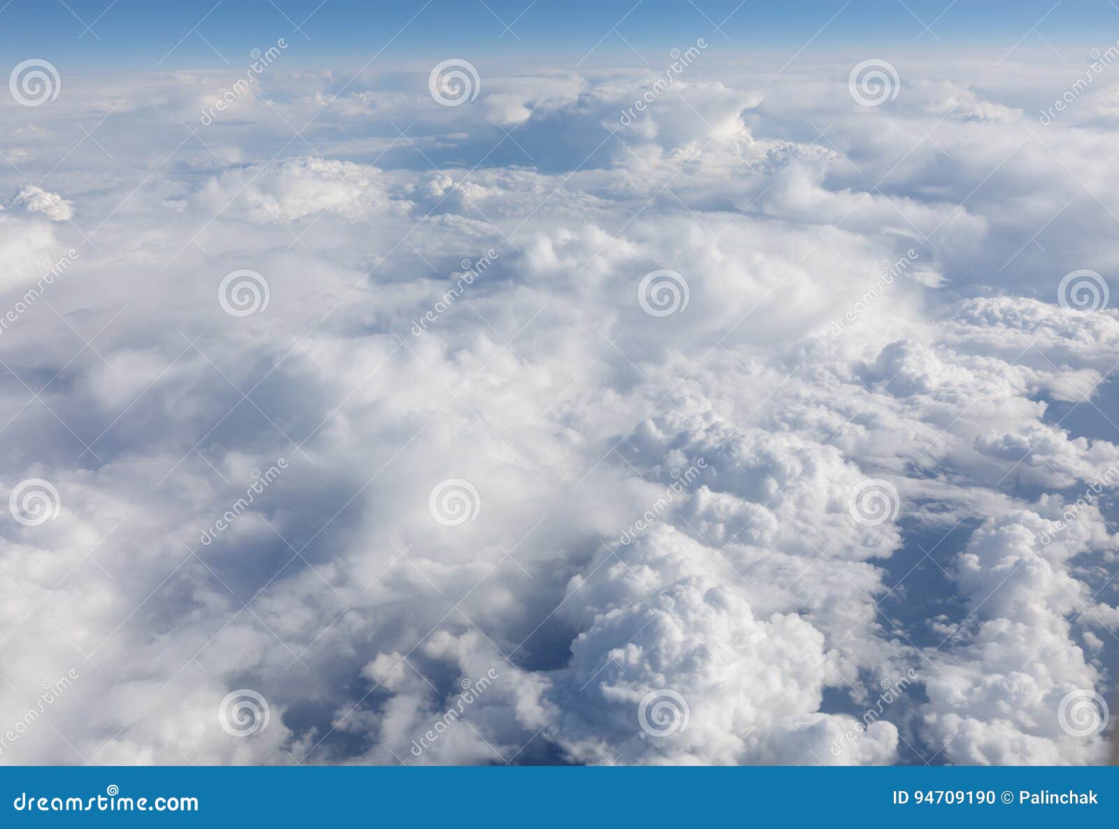 Beau ciel avec des nuages photo stock. Image du scène - 94709190