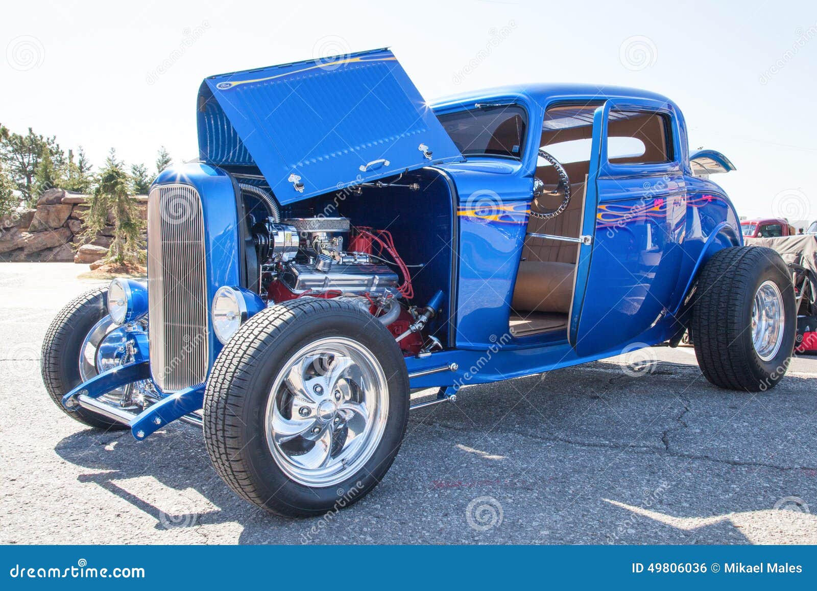 Beau Hot Rod Bleu Avec Chrome Photo éditorial - Image du véhicule ...